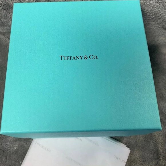 Tiffany & Co. | Art | Empty Tiffany Co Lidded Gift Box | Poshmark